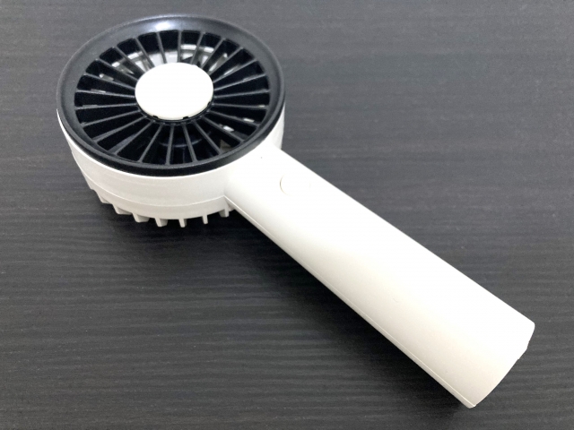 VENI MASEE 冷却プレート搭載ハンディファンのレビュー・口コミを徹底検証！性能や評価、評判もチェック！ | かでりさ